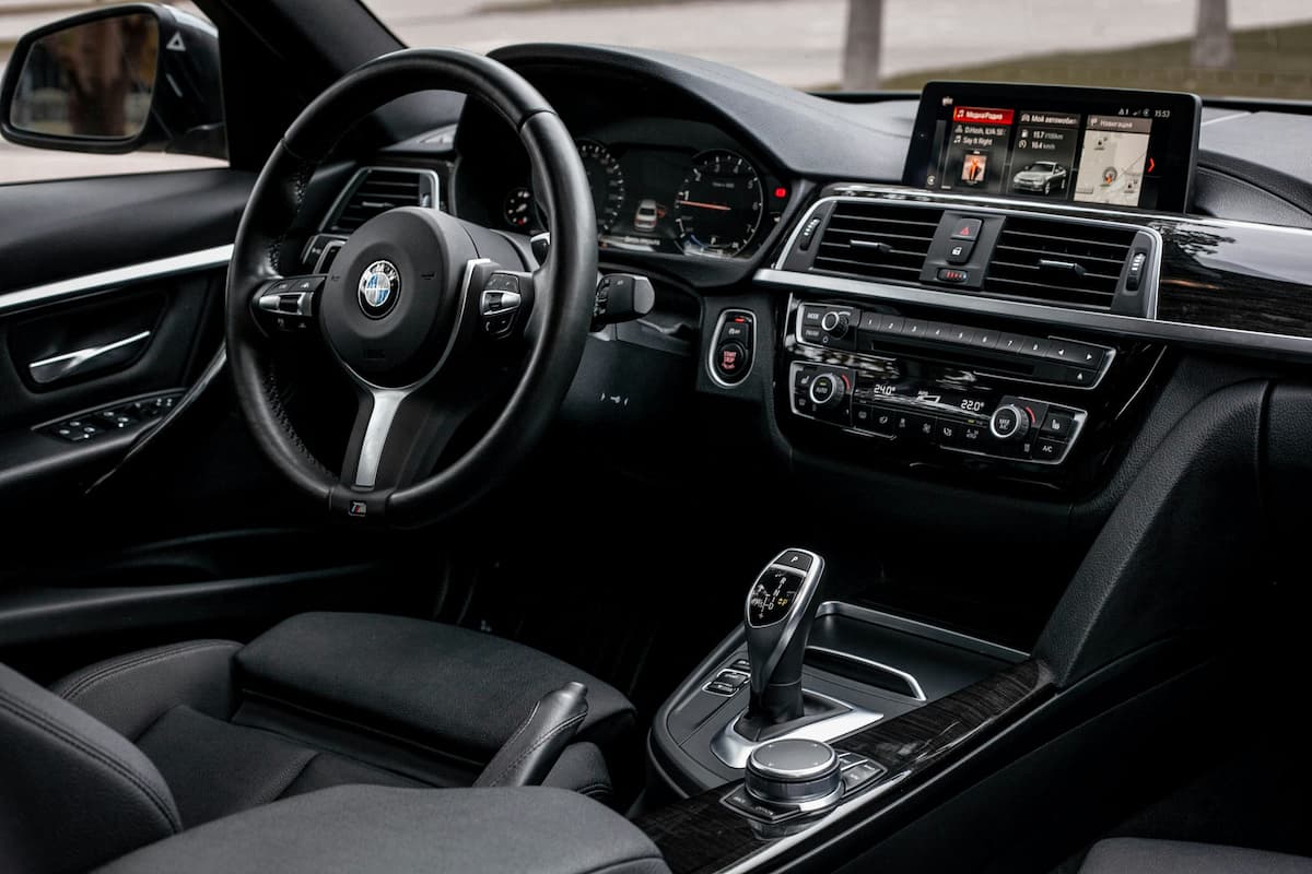 Interni BMW: dove l’eleganza incontra l’innovazione